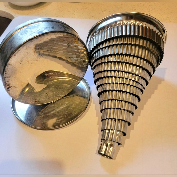 italy | Kitchen | Vintage Fluted Scalloped Cookie Pastry Pasta Cutter ...